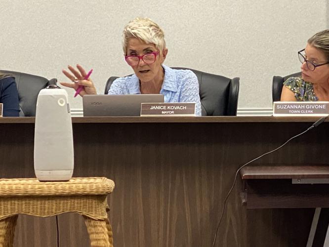 Clinton mayor updates residents on tree replacement project | News ...