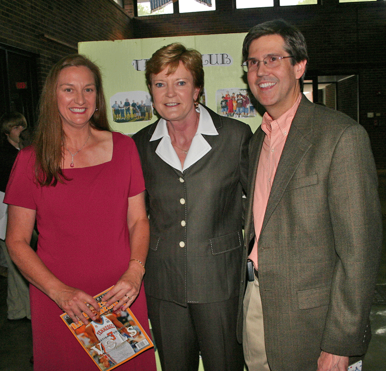 Pat Summitt can draw a crowd | Archives | newportplaintalk.com