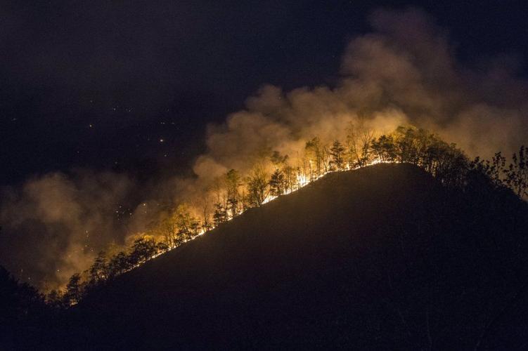 State Line wildfire has burned over 1,100 acres | News ...