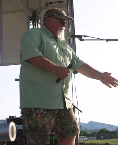 Duck Dynasty’s John Godwin charms hundreds | News | newportplaintalk.com