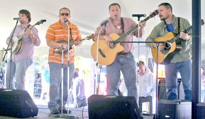 Warm weather attracts large crowd to festival | News | newportplaintalk.com