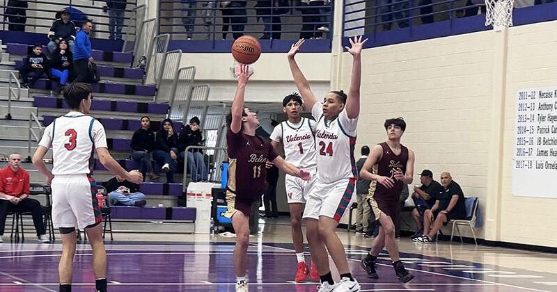 Valencia County basketball teams enjoy holiday tourneys | Sports | news ...