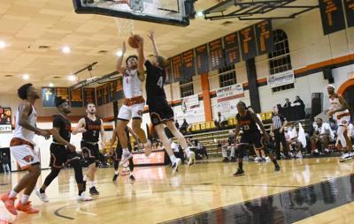 College basketball: GC men win fifth straight; women's comeback stymied ...