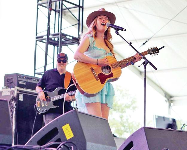 Rain at Railbird doesn’t stop crowd | Arts & Entertainment | news ...