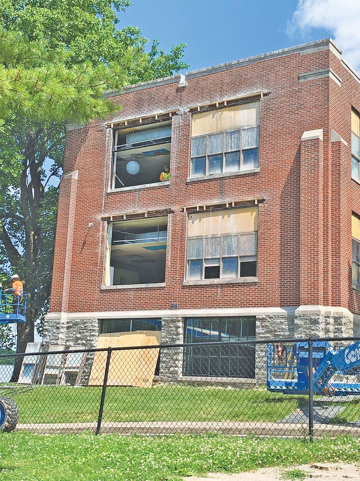 Garth windows to be completed August 1 | News | news-graphic.com