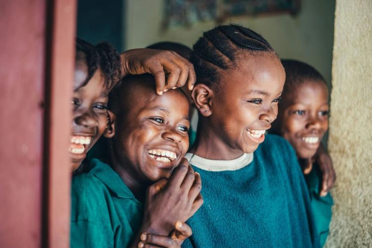 Study shows making kids laugh helps their brains be more resilient ...