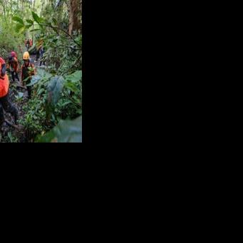 Indonesian rescuers find debris from missing plane | National | news ...