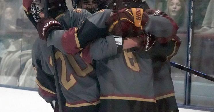 Giannis Antetokounmpo responds to home fans' jeers by booing back