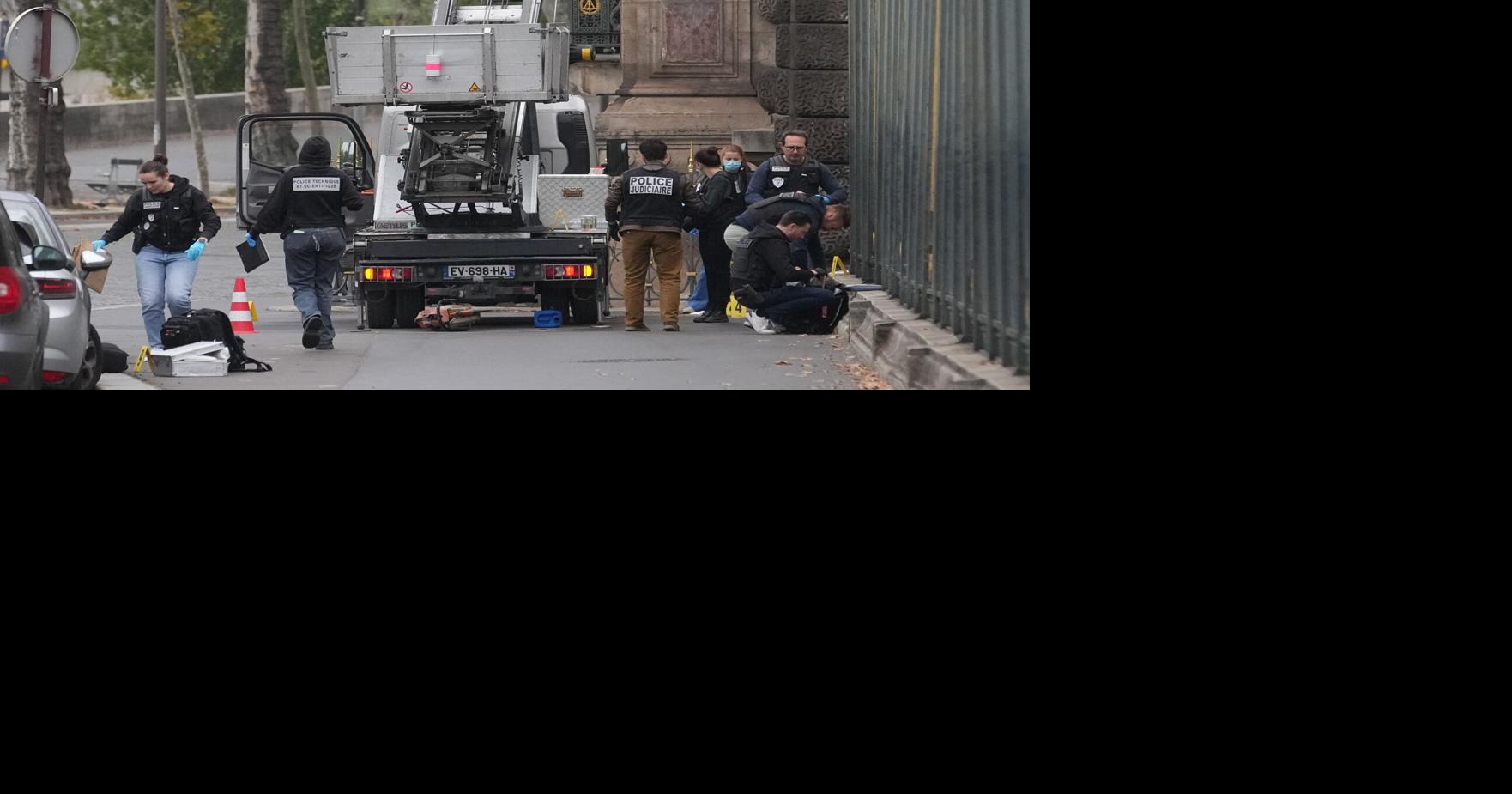 Thieves steal crown jewels in 4 minutes from Louvre Museum