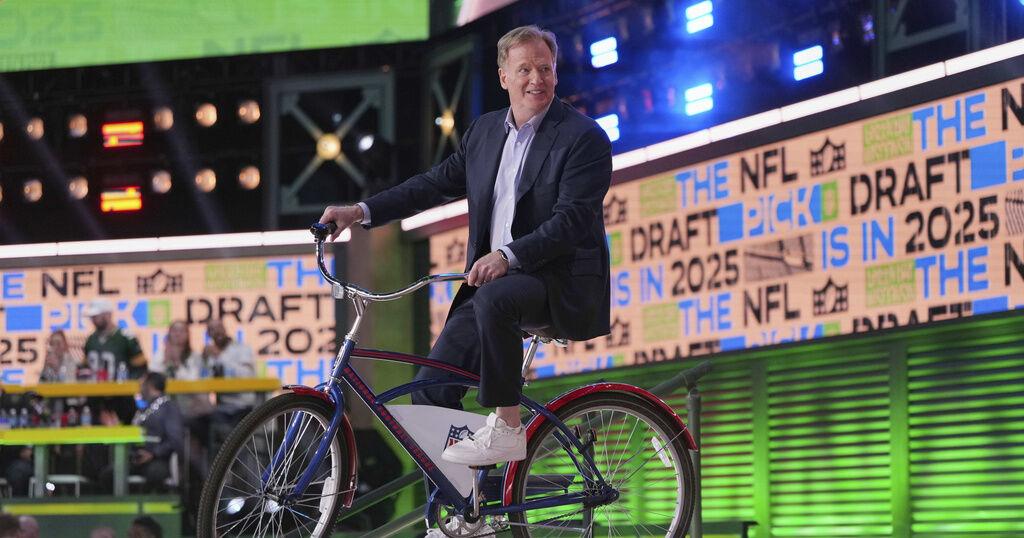 Scenes from 2025 NFL draft night