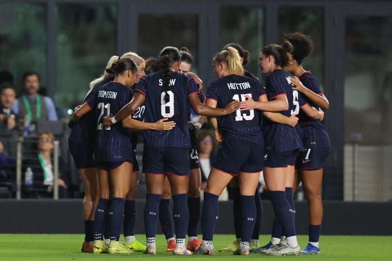 Shai Gilgeous-Alexander (right knee bursitis) is