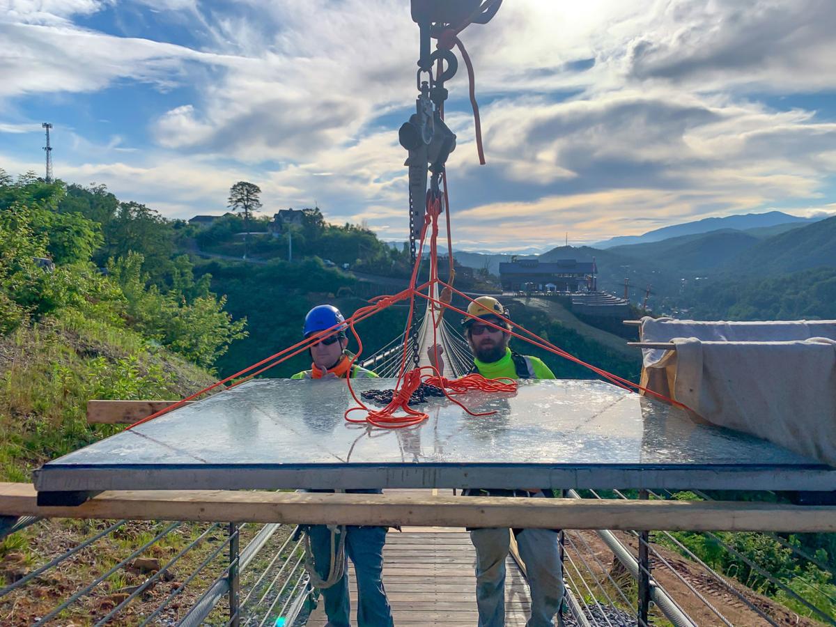 Tennessee SkyBridge shut briefly after tourist cracks glass doing ...