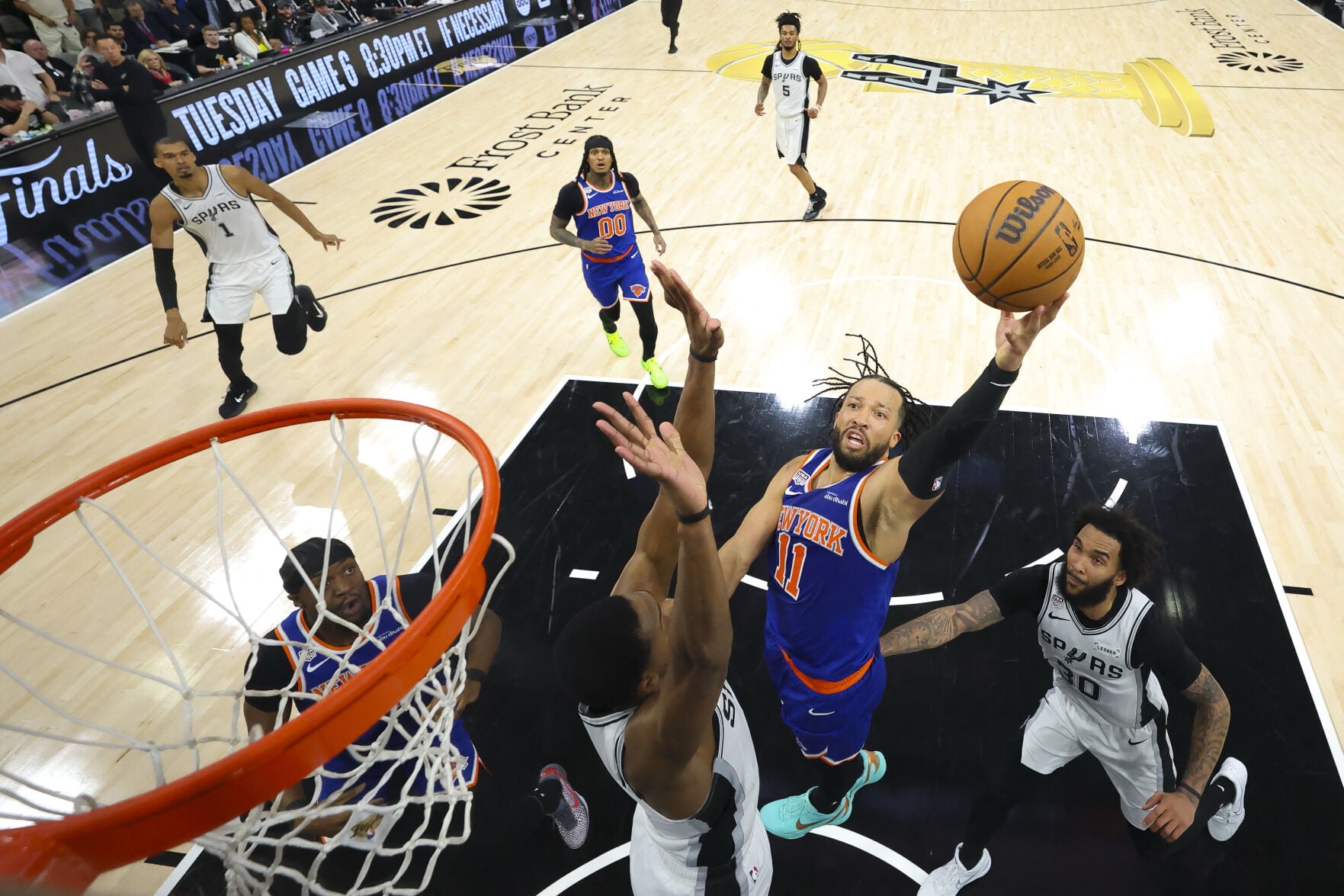 BASKETBALL-NBA-SAS-NYK/