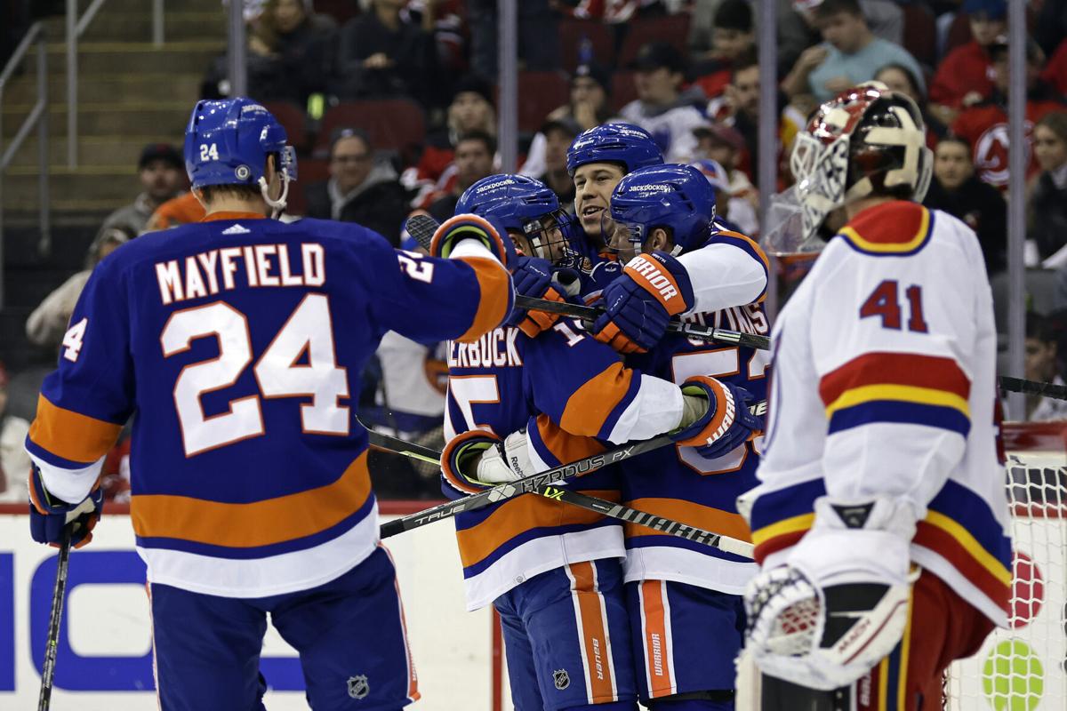 Nelson, Islanders surprise Devils