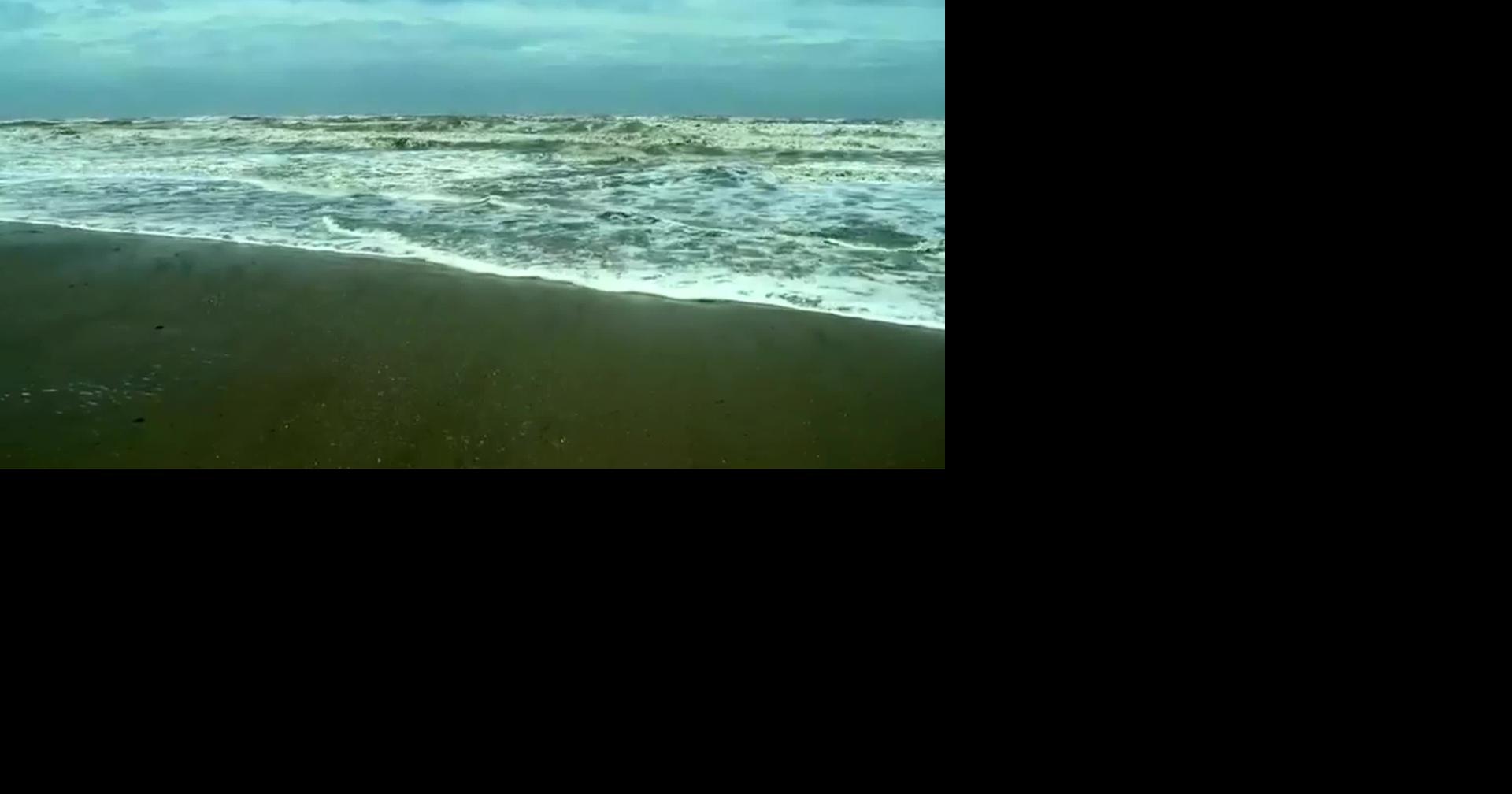 RAW: TX: TS ARTHUR CHURNS UP ROUGH SURF AT CRYSTAL BEACH