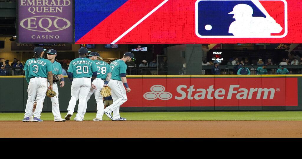 Teams spend $1.4B in 1 day, then MLB locks out players