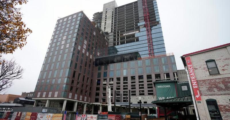 Texas volleyball coach invented hair accessory taking over sport