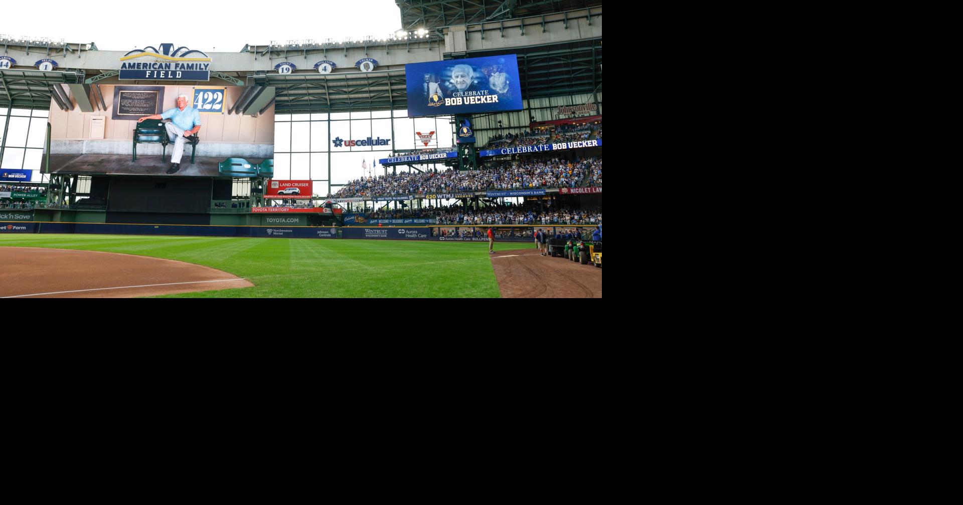 Brewers honor Uecker in star-studded pregame ceremony