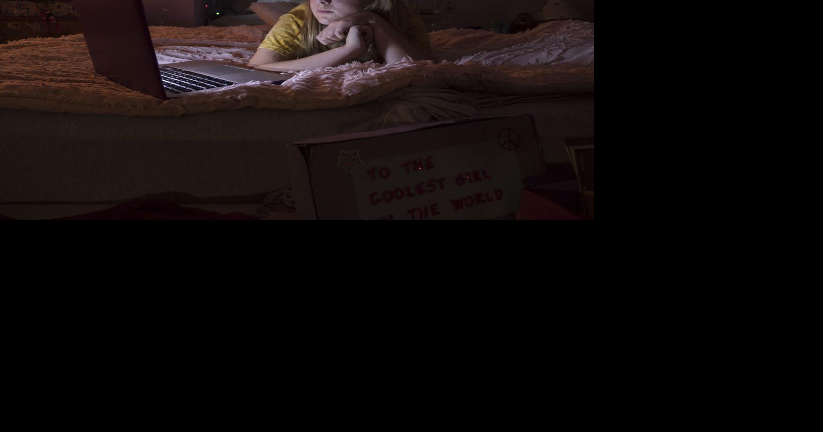 POOL PARTY IN "EIGHTH GRADE"