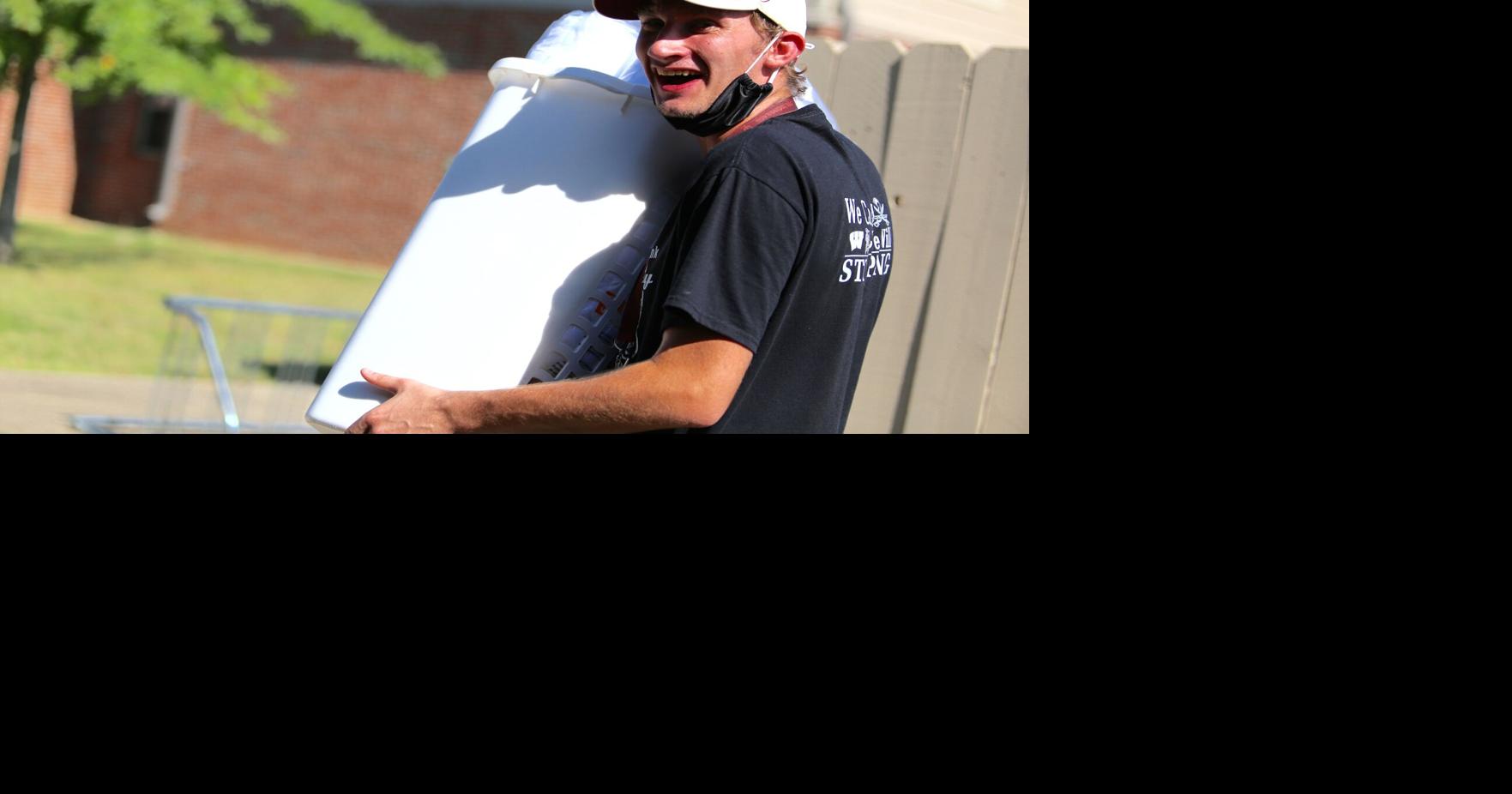 IUS students prepare for school year as they move in to campus housing ...