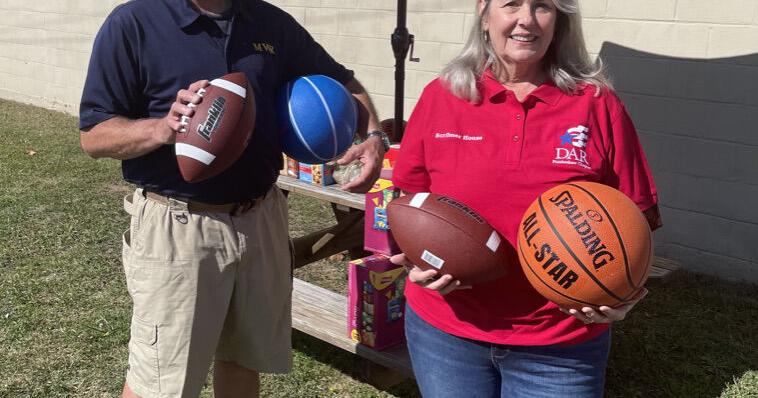 Piankeshaw Chapter DAR collects for Camp Atterbury | Clark County ...