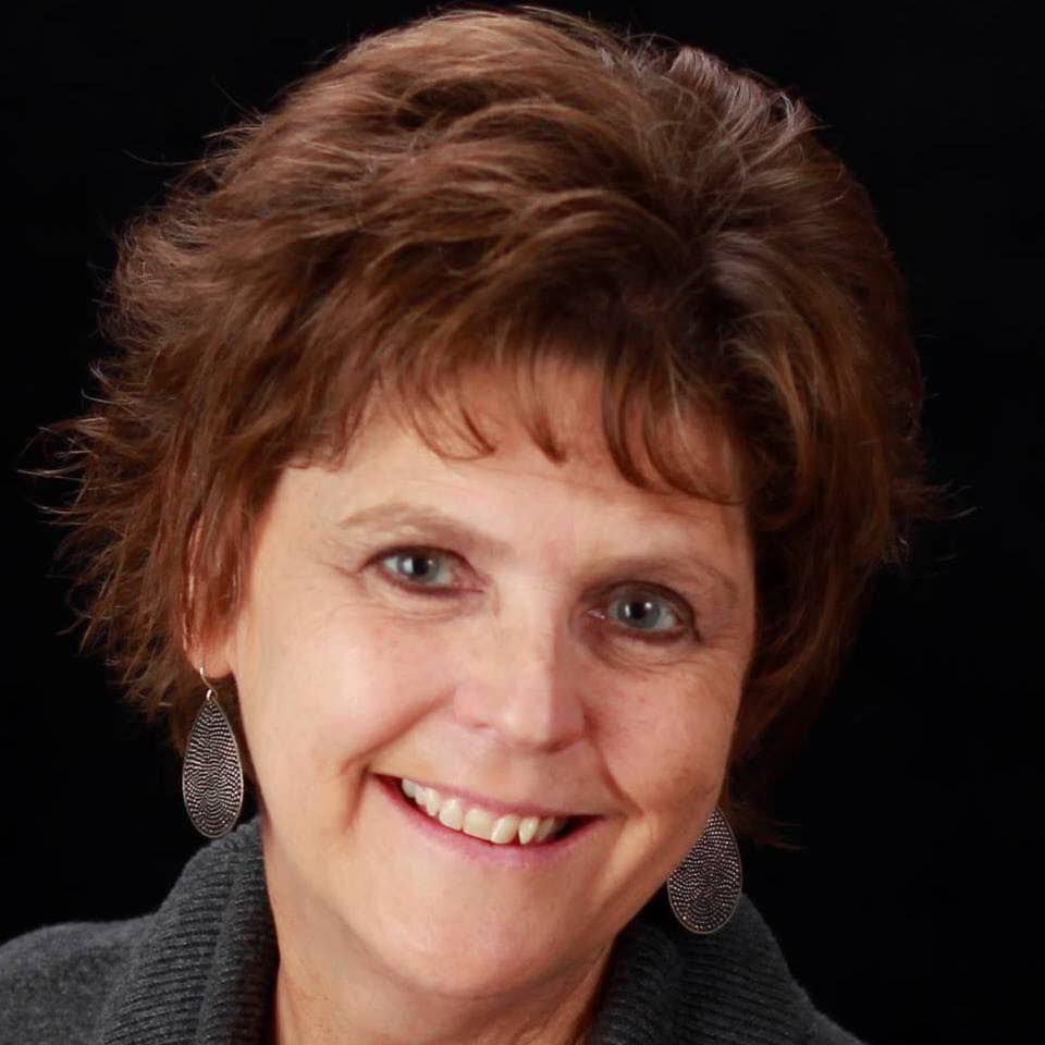 Photographer provides local families with free 'porch portraits ...