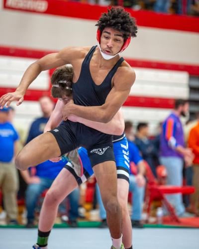 BOYS' WRESTLING ROUNDUP: Red Devils capture 4th straight sectional ...