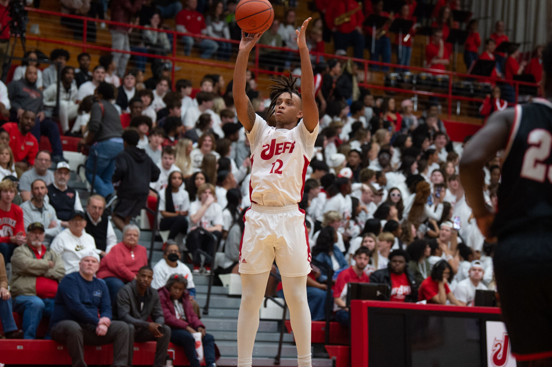 BOYS' BASKETBALL: Red Devils roar back to beat Bulldogs | Sports | newsandtribune.com
