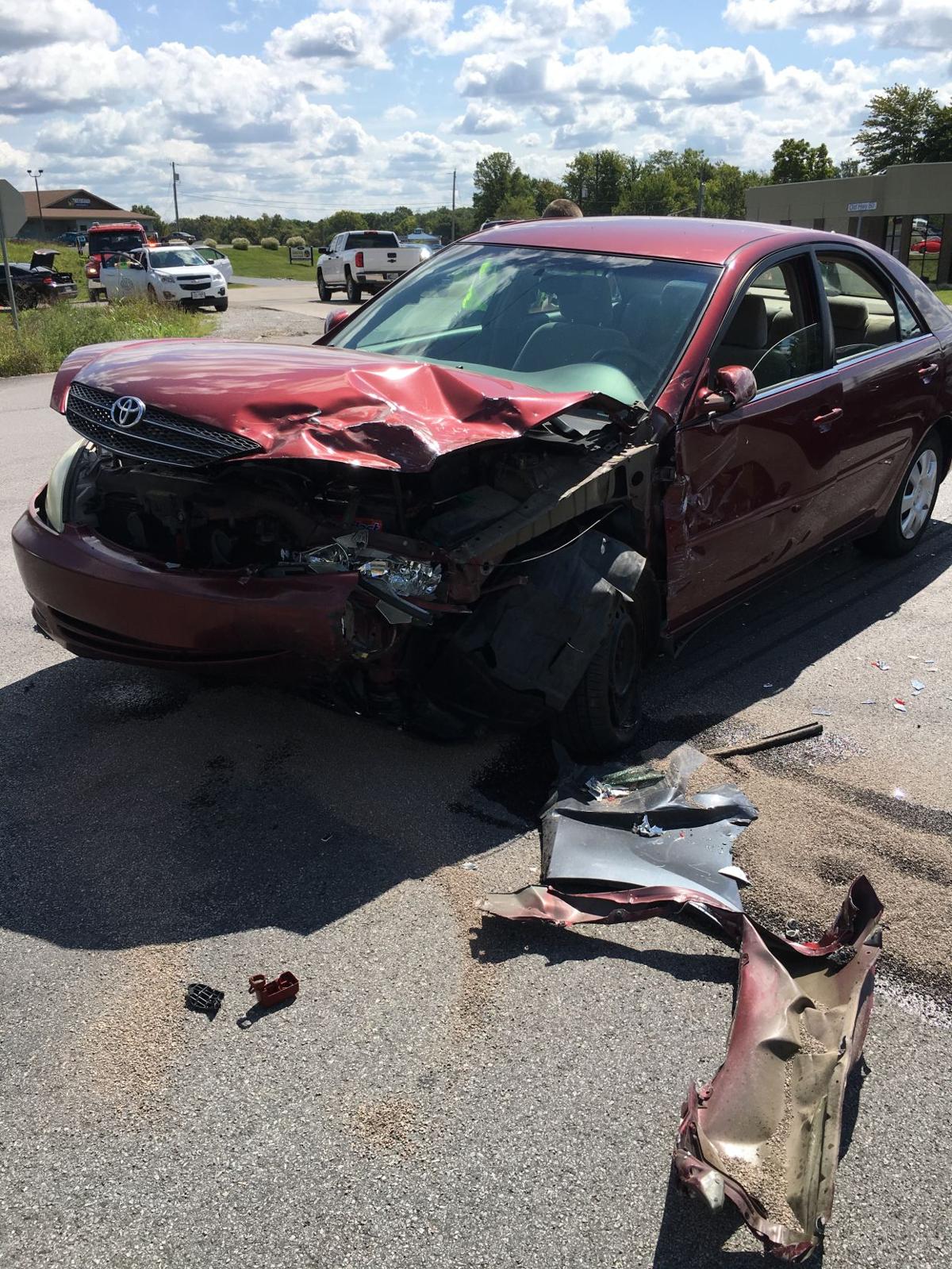Three injured in four-car wreck in Sellersburg | News | newsandtribune.com
