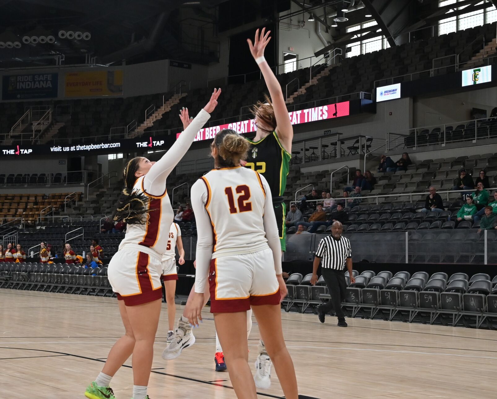 FC Riley Roberts shoots contact | Sports | newsandtribune.com