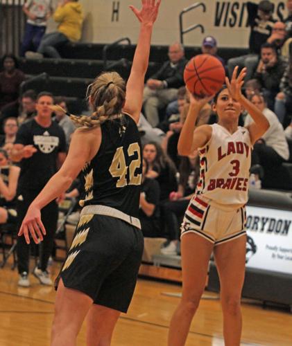 GIRLS' BASKETBALL: Braves are off and running | Sports | newsandtribune.com