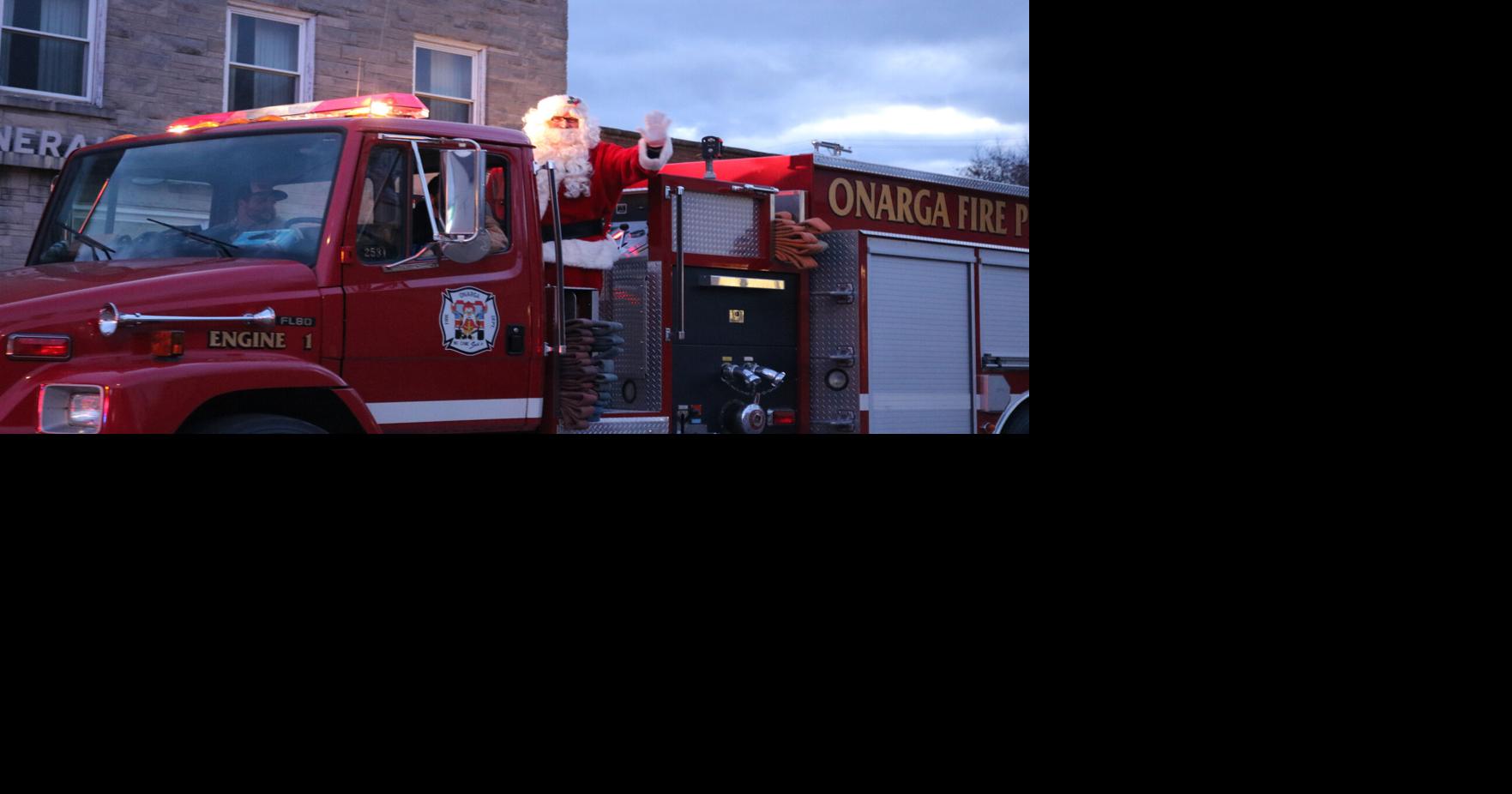 Santa arrives in Onarga during Christmas parade | News | newsbug.info