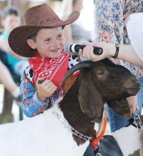 Klump wins Costume Goat Lead with country singer-inspired entry ...