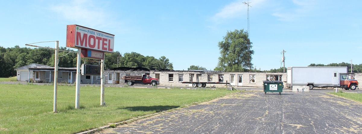 Fire-damaged motel being demolished | Monticello Herald Journal ...