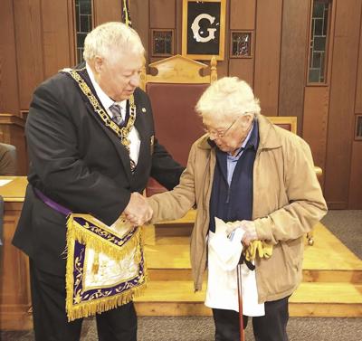 Watseka Masons honor 70-year member | News | newsbug.info