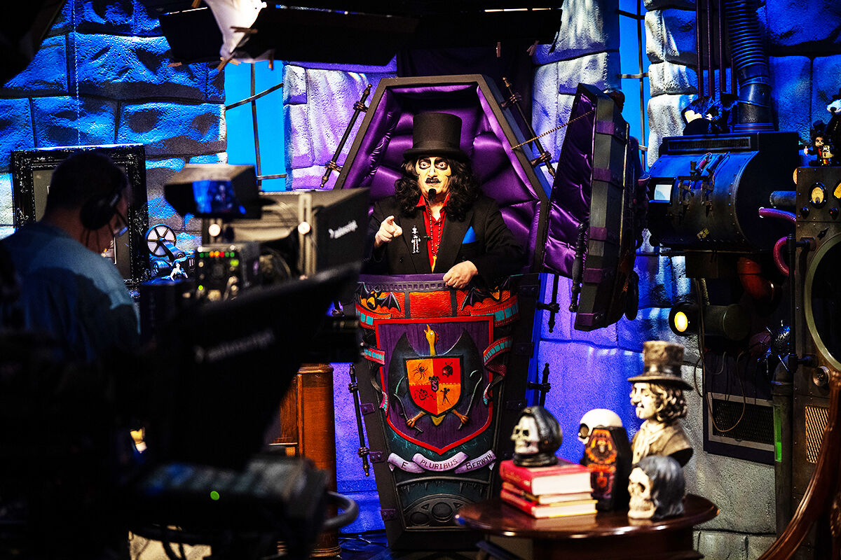 The Chicago Ghoul Who Would Not Die! How horror host Svengoolie has ...