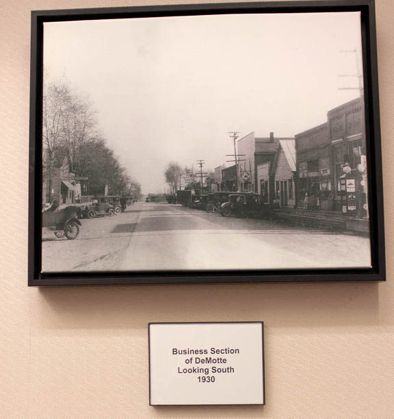 Library displays history during bicentennial | News | newsbug.info