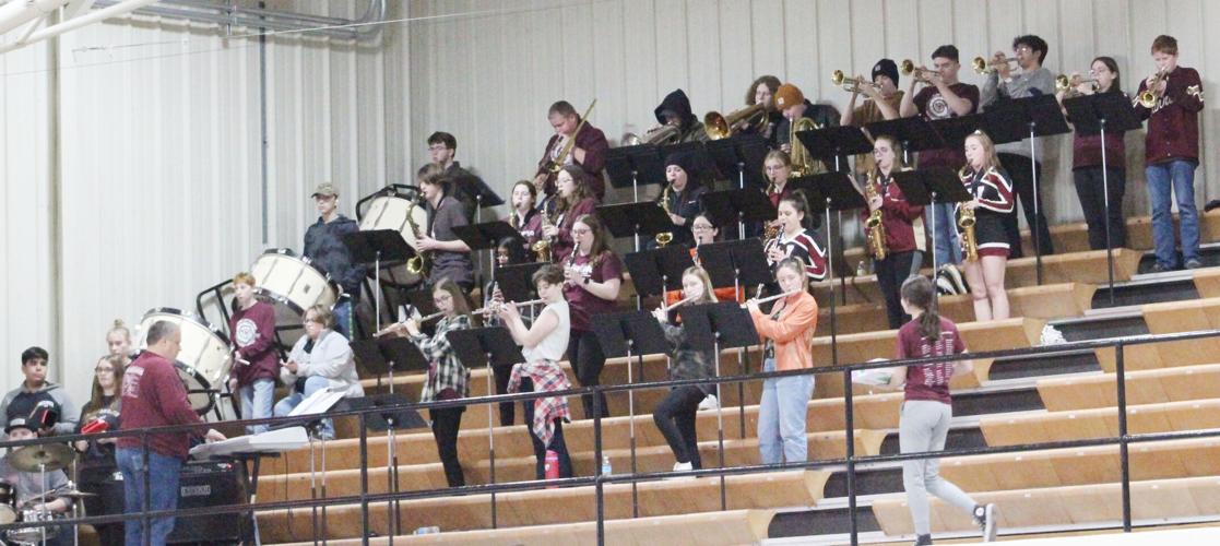 Watseka honors Iroquois County Tournament history with Throwback Game ...