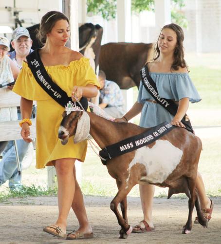 Klump wins Costume Goat Lead with country singer-inspired entry ...