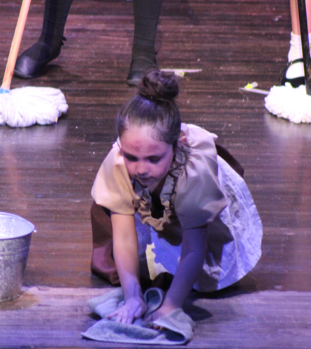 South Newton Drama Department hosts production of 'Annie Jr.' | News ...