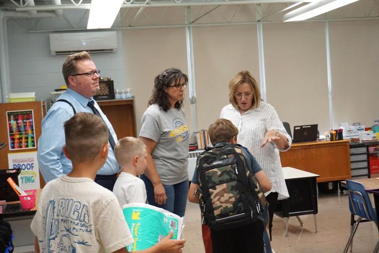 Crescent City Grade School conducts Backpack Night | Iroquois County's ...