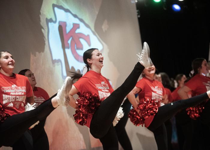 Mount Carmel Area students watch message from Veach, Chiefs' coach ...