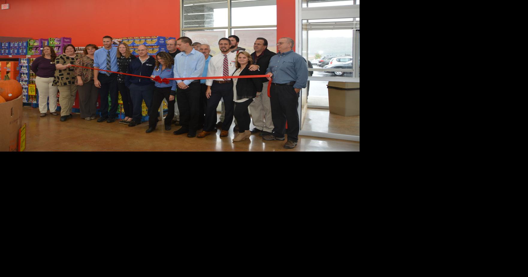 'A lot' of people line up for new store's opening | Local | newsitem.com