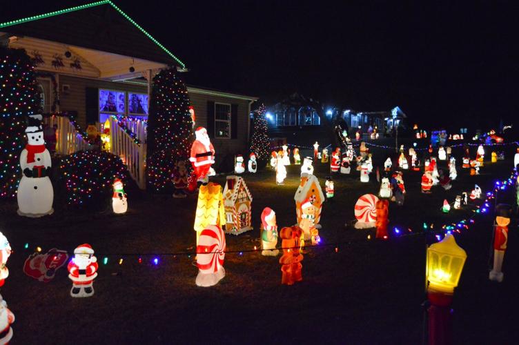 'Bringing a lot of joy': Minnig upholds family tradition, decorating ...