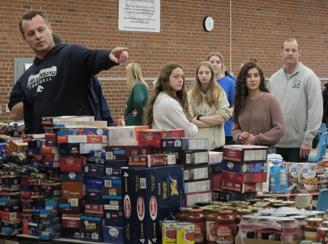 Kiwanis Club, students team up for food drive | Local | newsitem.com