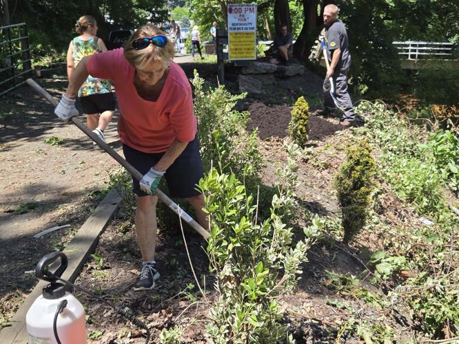 Volunteers help nurture AOAA portal trail with cleanup | Local ...