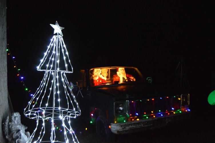 'Bringing a lot of joy': Minnig upholds family tradition, decorating ...
