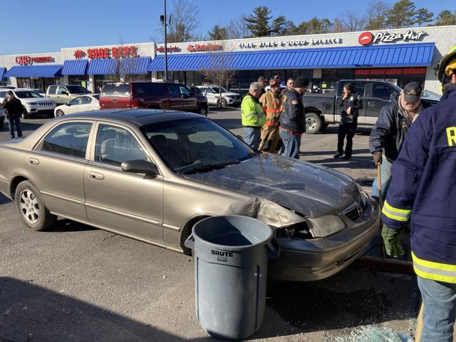Car crashes into Mexican restaurant at plaza | Local | newsitem.com