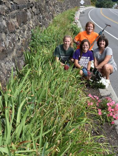 Horticulturists at work | Local | newsitem.com