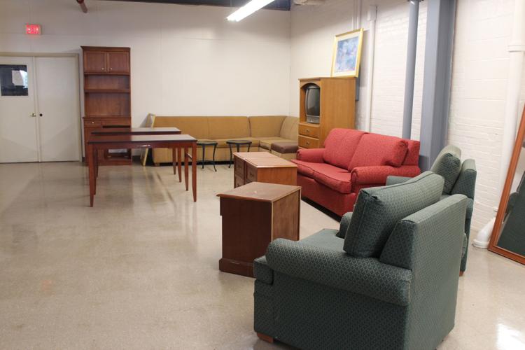 Thrift store prepares for opening day | Local | newsitem.com